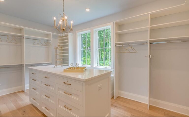 Custom Closets & Wardrobes - About Up Closets